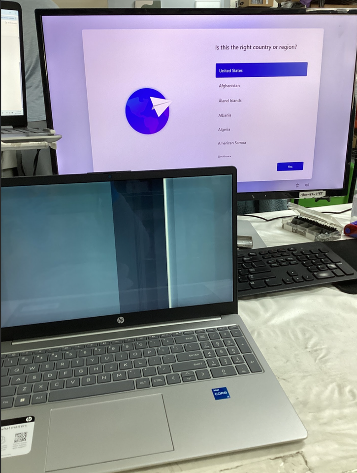 HP 15.6″ Touch Laptop i5-1155G7 • 8 GB RAM •512GB SSD • Damage Screen ...