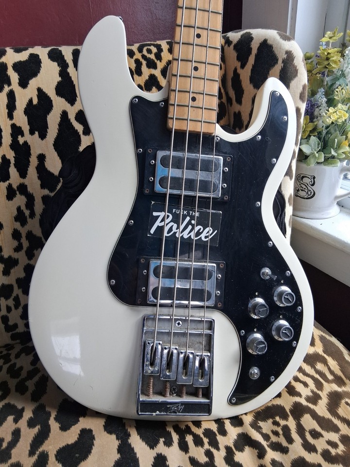 Peavey T-40 Bass Guitar, 4 String Pro White Finish, 1980 s/n, With Gig ...