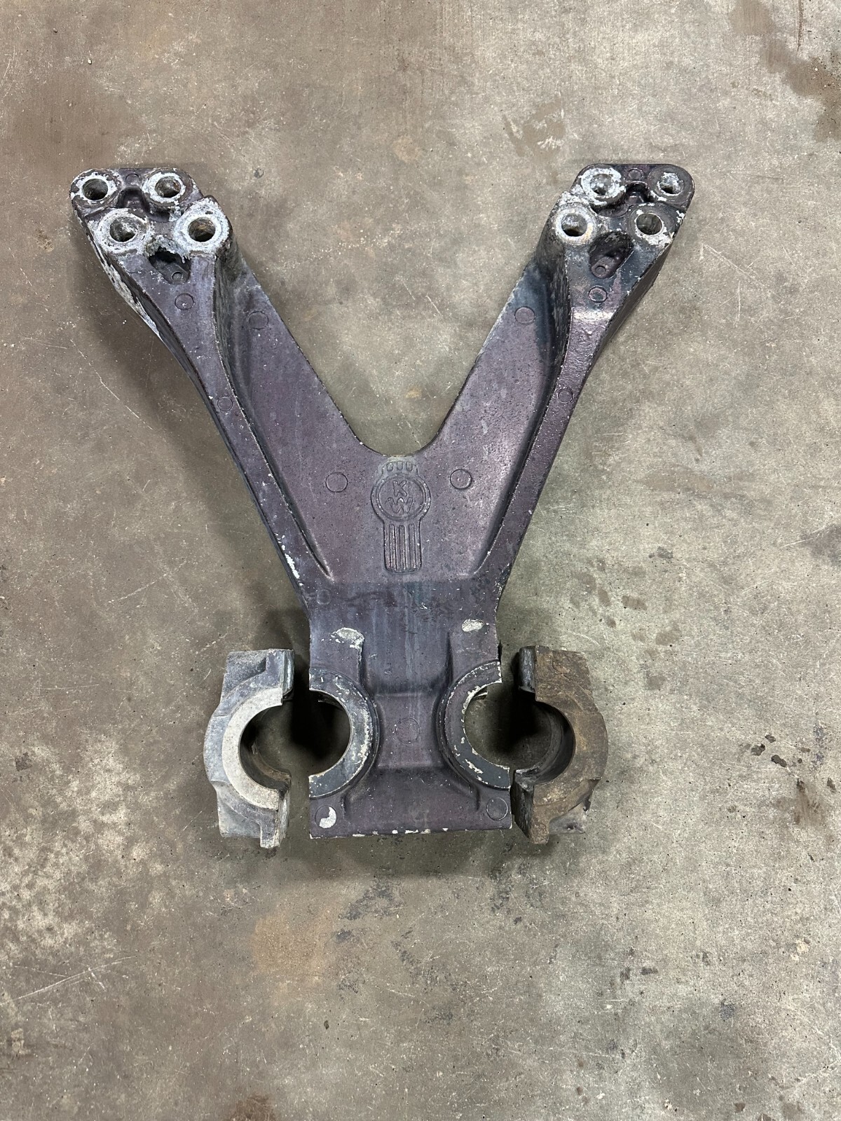 Kenworth K272-187 Frame Bracket (Wishbone) Airglide 200 400 | eBay