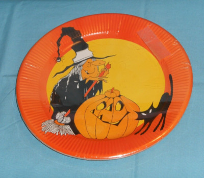 vintage HALLOWEEN PAPER PLATES 9-inch by Paper Art Company with cat ...