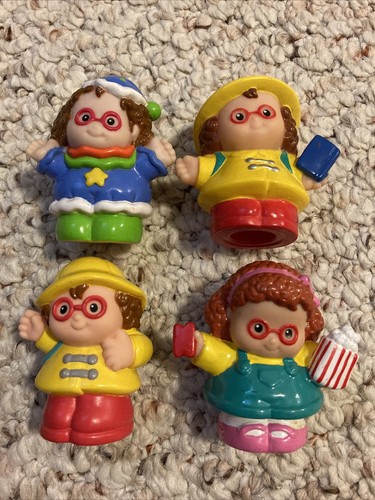 Fisher Price Little People Maggie Lot Raincoat Movies Popcorn Wizard | eBay