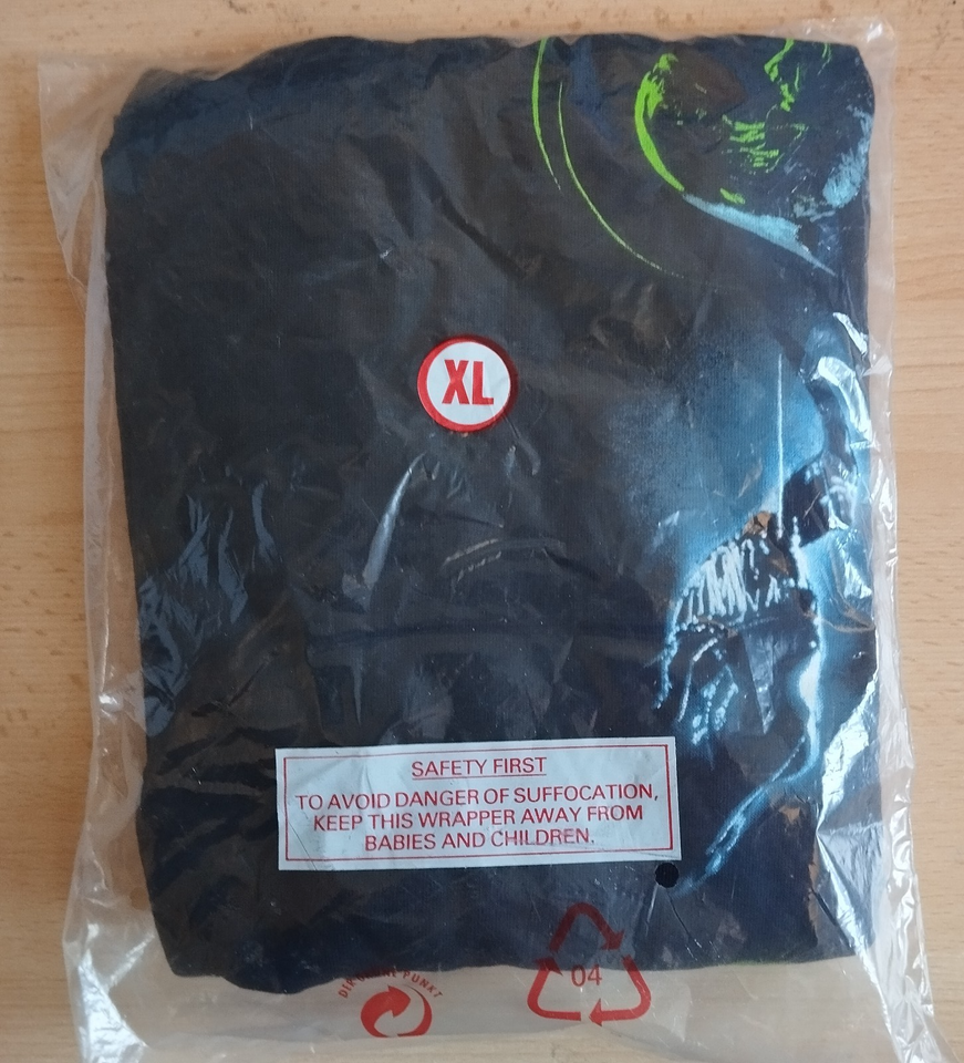 ALIEN TRILOGY VHS COLLECTORS EDITION FACEHUGGER BOX SET . T SHIRT STILL ...