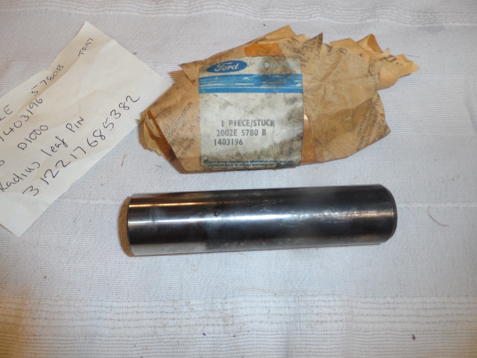 FORD D1000 DT1500 1967---ON REAR RADIUS LEAF PIN OE | eBay UK