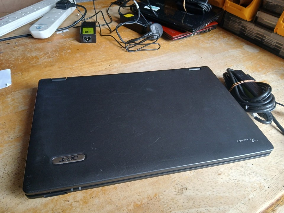 FULLY WORKING FAST Acer Windows XP Laptop--15.6" + 320GB HD + 3GB RAM ...