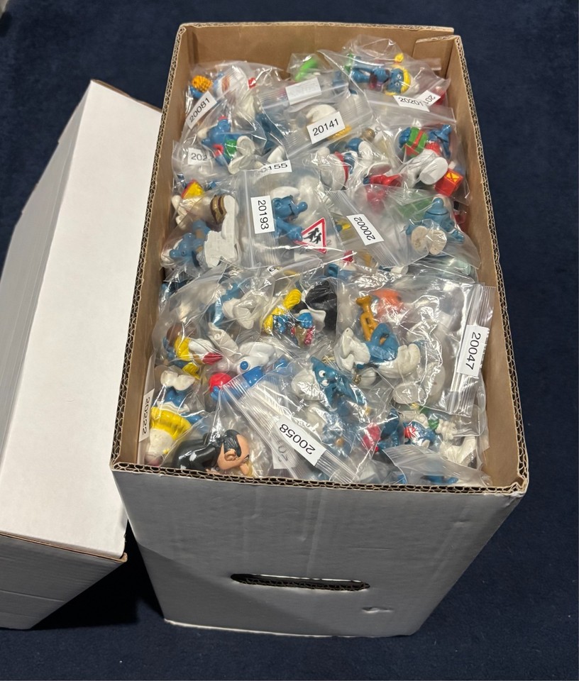 (1969-1989) 280 x Smurfs Figures + House. Including 232 x Normal + 48 x ...