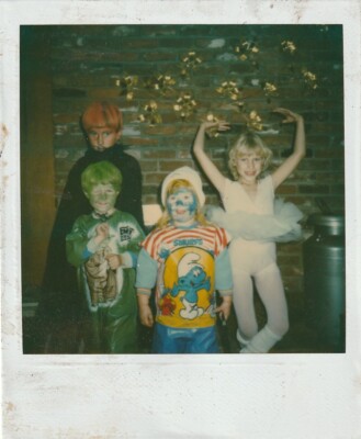 VINTAGE PHOTO/POLAROID: KIDS IN SMURF, YODA, DRACULA, BALLET HALLOWEEN ...