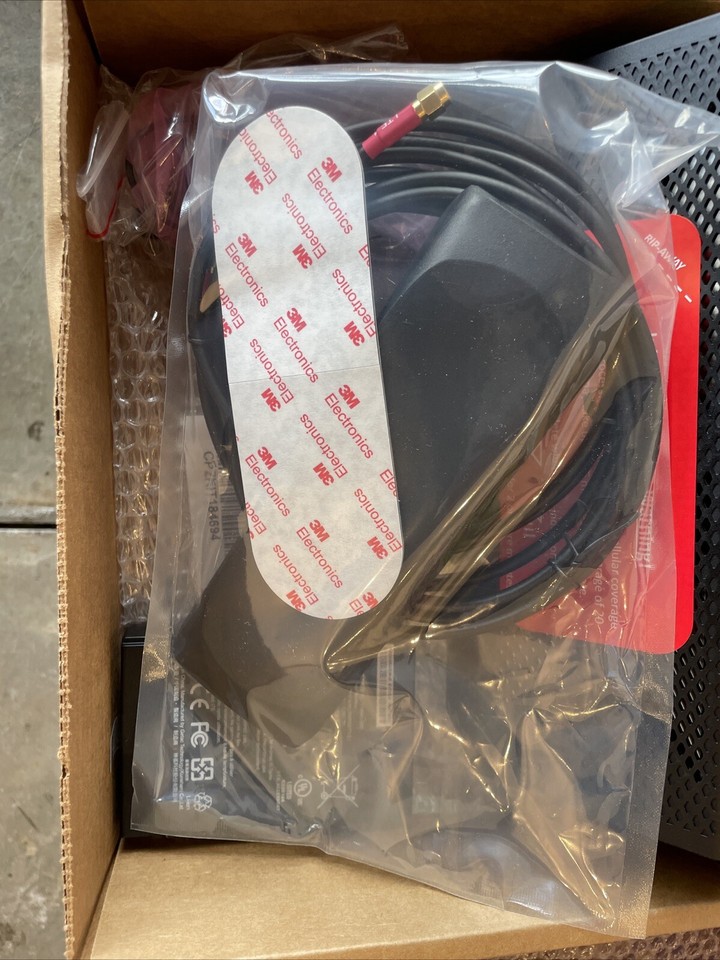 Cradlepoint E100 Series E110-C4D Router + Battery Comcast Business CP2 ...