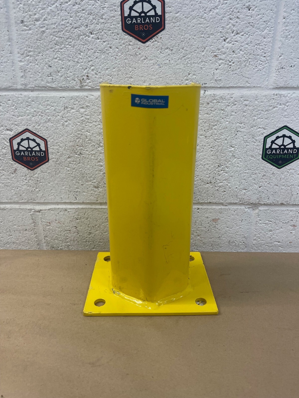 Global Industrial 442973YL H Steel Post Protector, Base W:6" L:7.5", 1/ ...