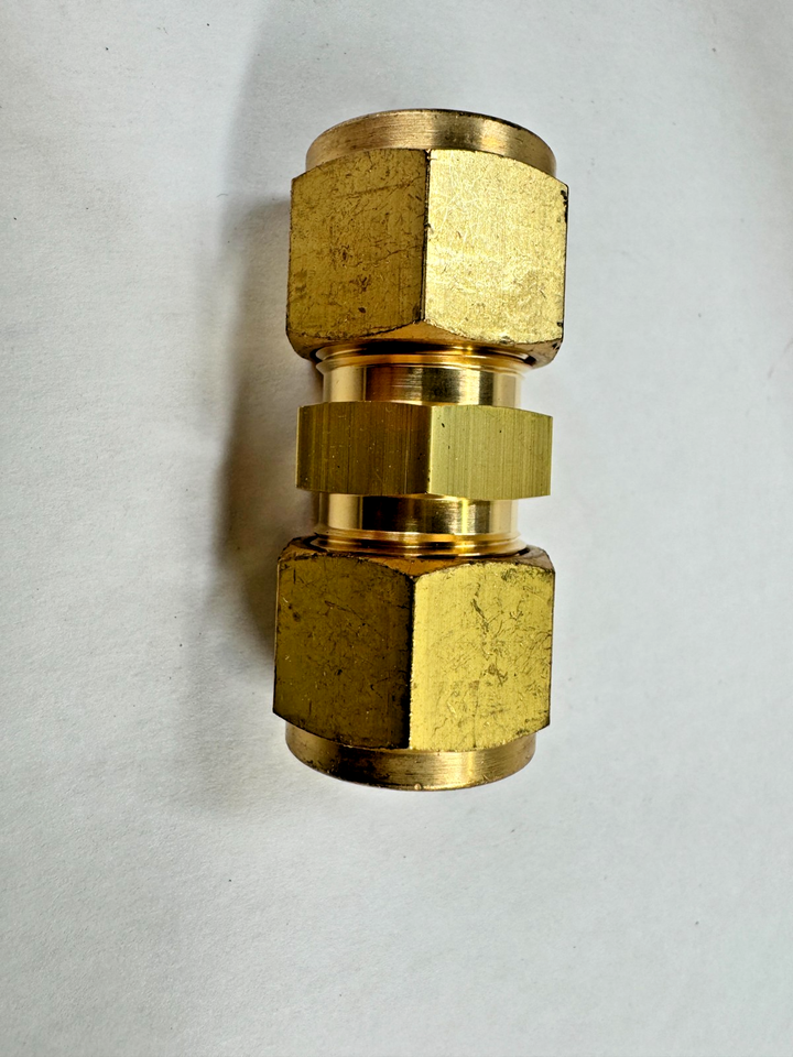 (BOX of 25) SWAGELOK B-810-6 UNION 1/2" Brass Tube Fitting *NIB* | eBay