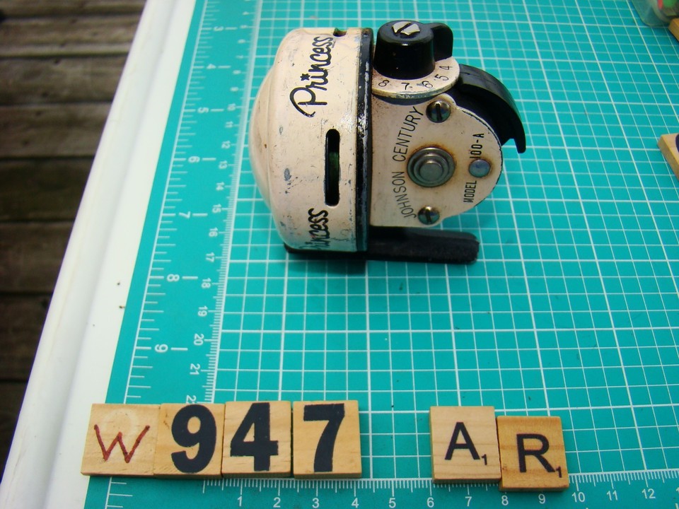 W0947 AR RARE JOHNSON PRINCESS SPINCAST FISHING REEL | eBay