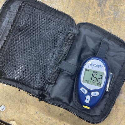 FREESTYLE Freedom Lite Blood Glucose Meter Monitor with Carrying Case ...