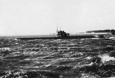 The submarine HMS D2 leaves Portsmouth Harbour First Lord Admiralt- Old ...