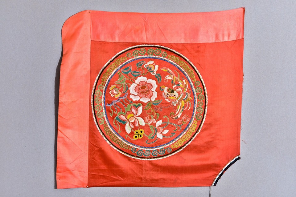 WONDERFUL ANTIQUE CHINESE ROUNDEL SILK EMBROIDERY TEXTILE BADGE | eBay