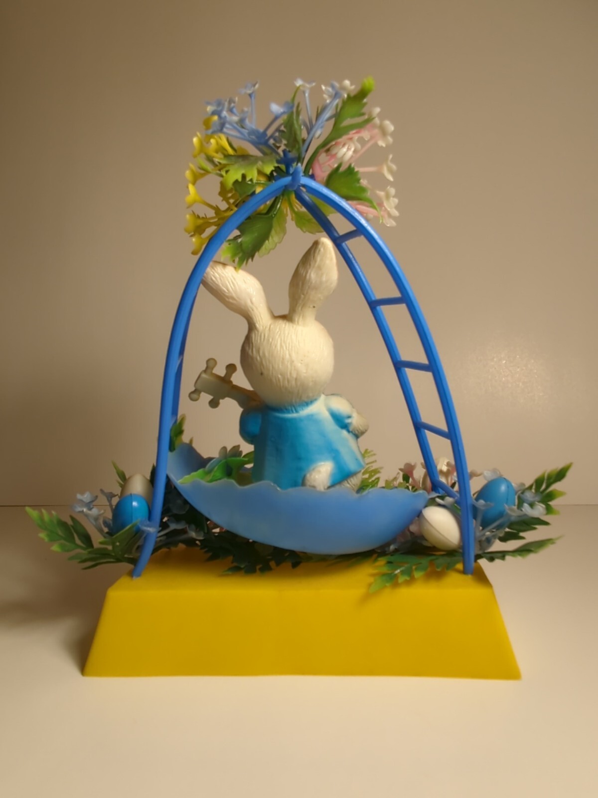 Vintage Happy Easter Bunny Rabbit with Banjo Trellis Eggs Plastic Decor ...