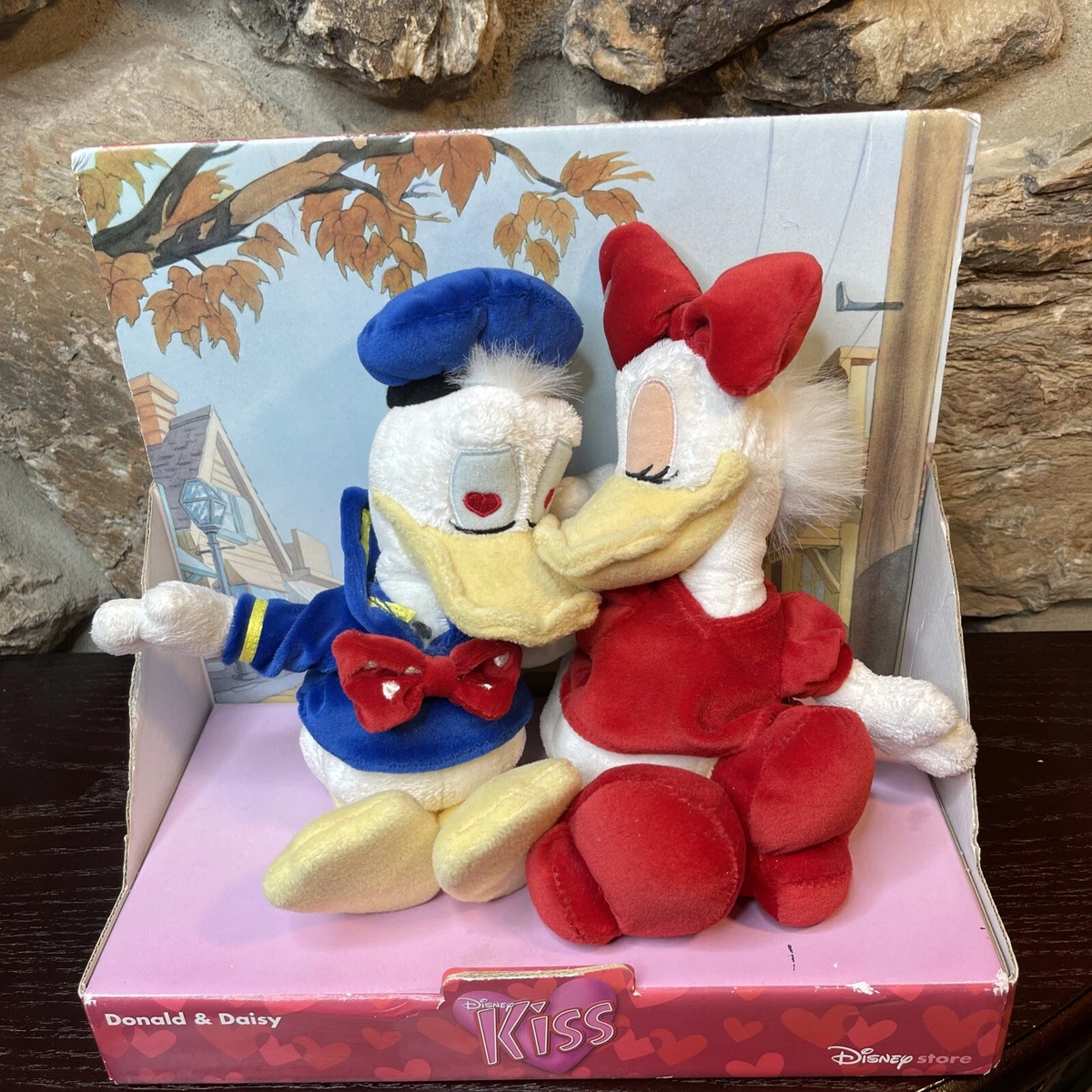 Donald Duck And Daisy Duck Kissing