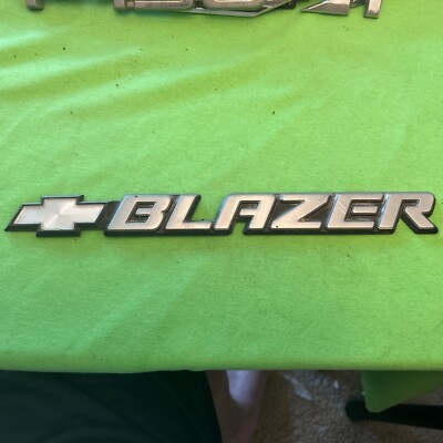 OEM 2007-2013 GM GMC Front Grille Bow Tie Emblem Gold w/ Black Trim ...