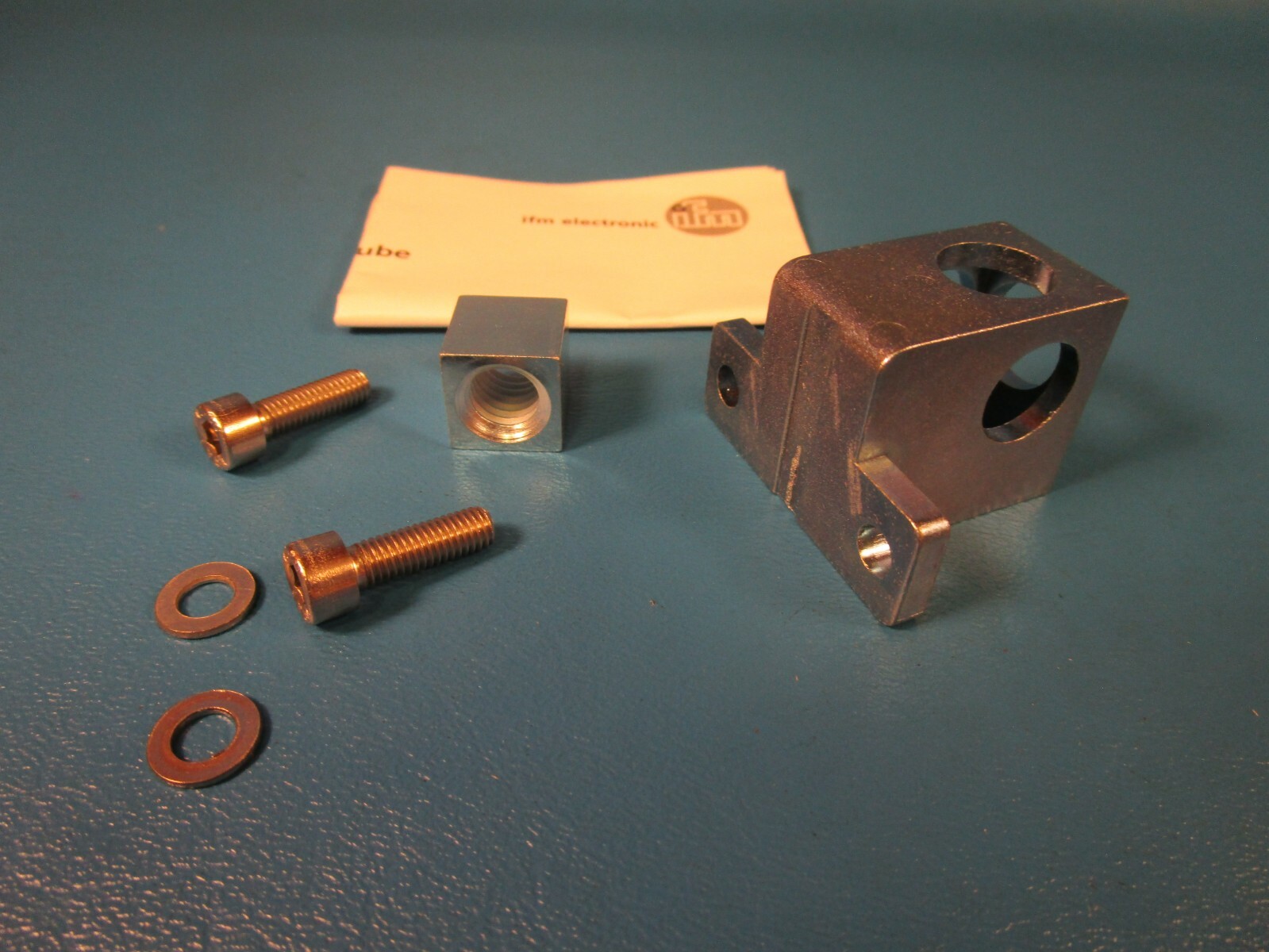 Efector 200, Efector Set E2D110 + E20951 & E20938, 3 Pc. Mounting ...