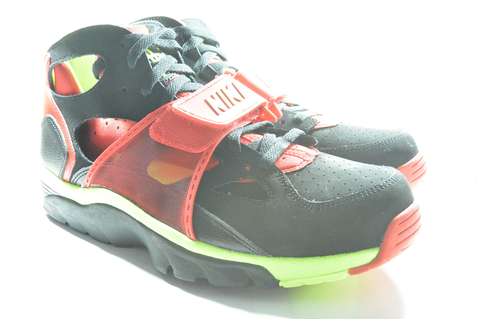 DS NIKE 2018 AIR TRAINER HUARACHE RED VOLT 10.5 - 11.5 ANIMAL CAMO MAX ...