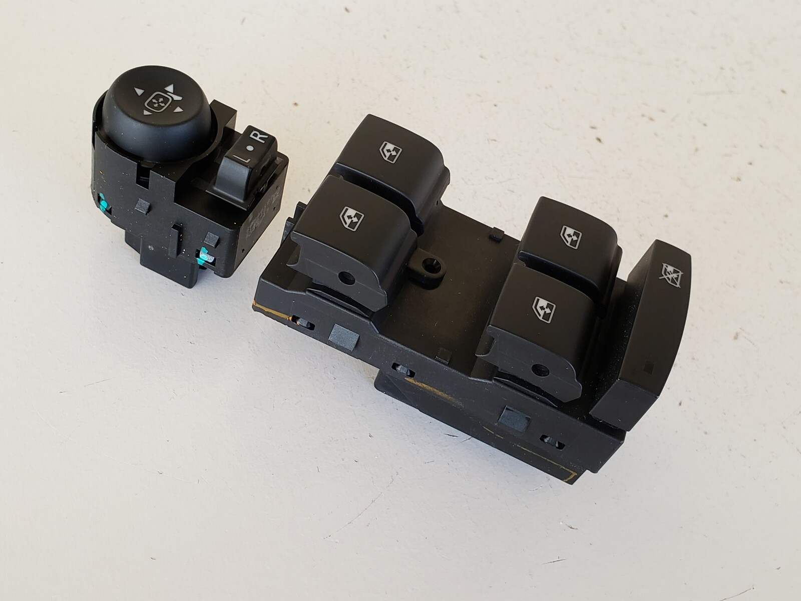 10-17 Chevy Equinox 20917599 Drivers Side Left Master Window & Mirror ...