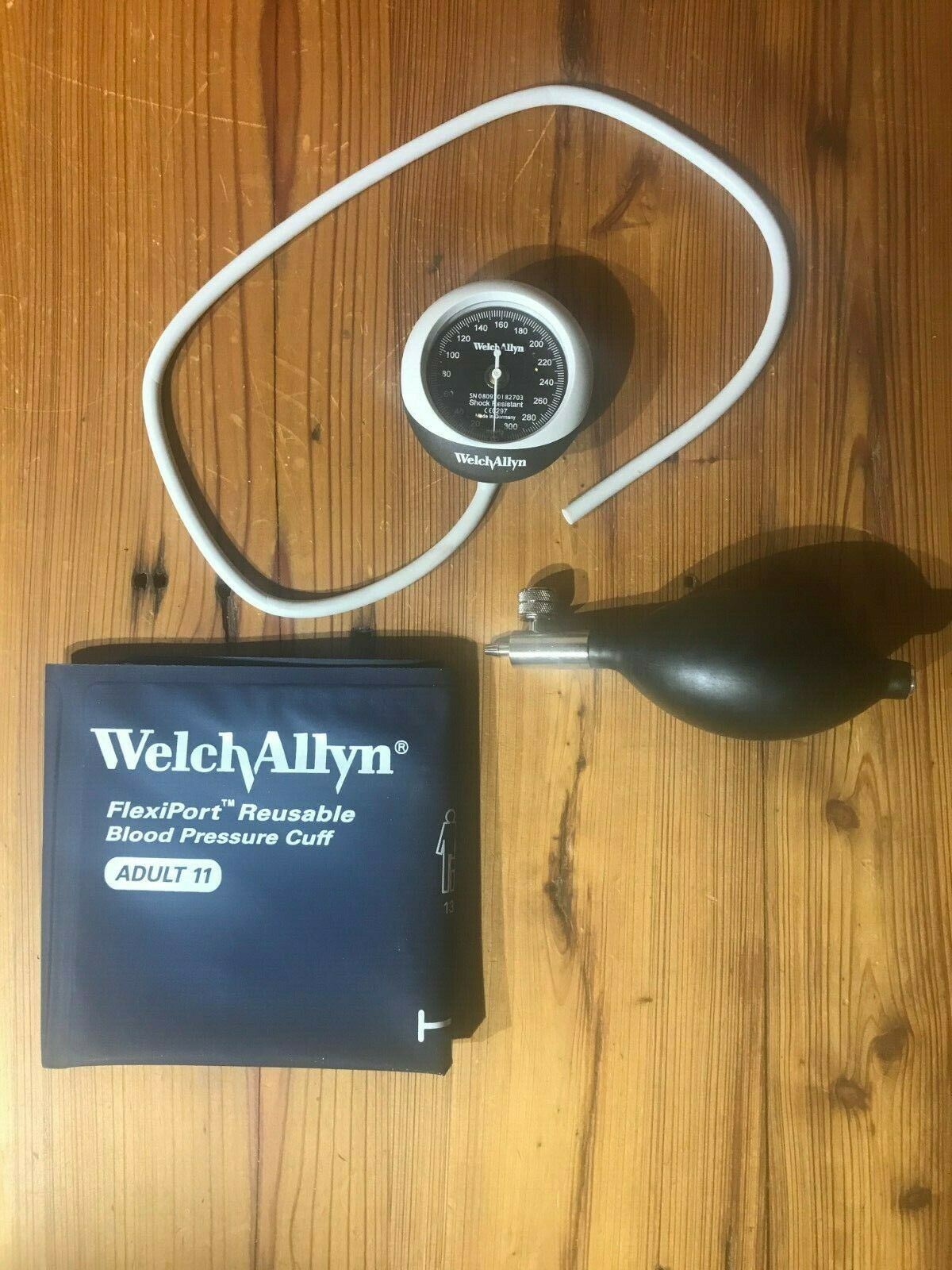 NEW Welch Allyn Durashock Sphygmomanometer DS45 11 - Handheld Gauge ...