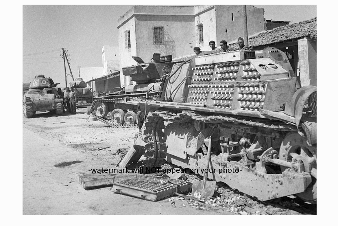Destroyed German Tank PHOTO Panzer World War 2 Allied Soldiers Examine ...
