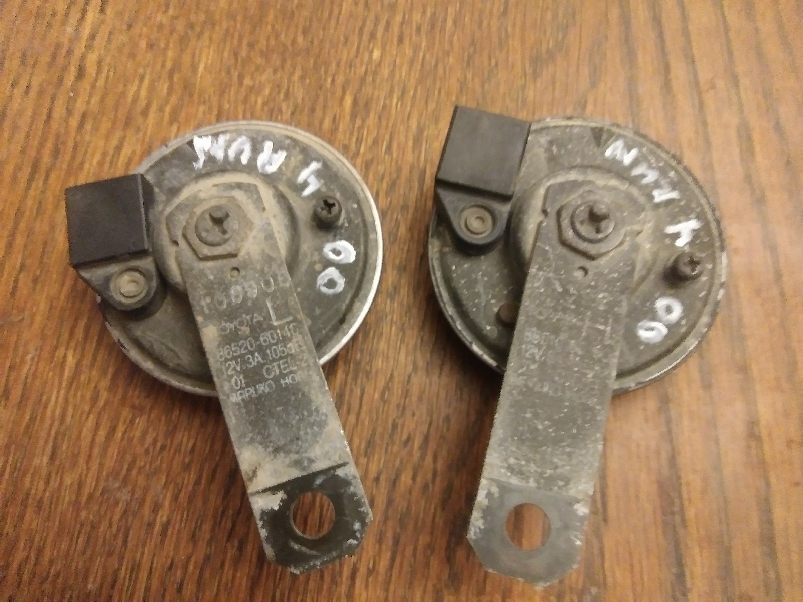 Toyota 4 Runner Horns #86510 and #86520. High and Low. 2 set. | eBay