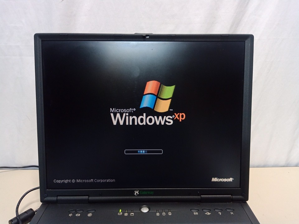 Vintage Gateway Solo 9500 Laptop Pentium III 745MHz 128MB RAM 20GB HDD ...