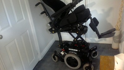 Electric wheelchair Quickie salsa m2 mini with seat riser,tilt and ...
