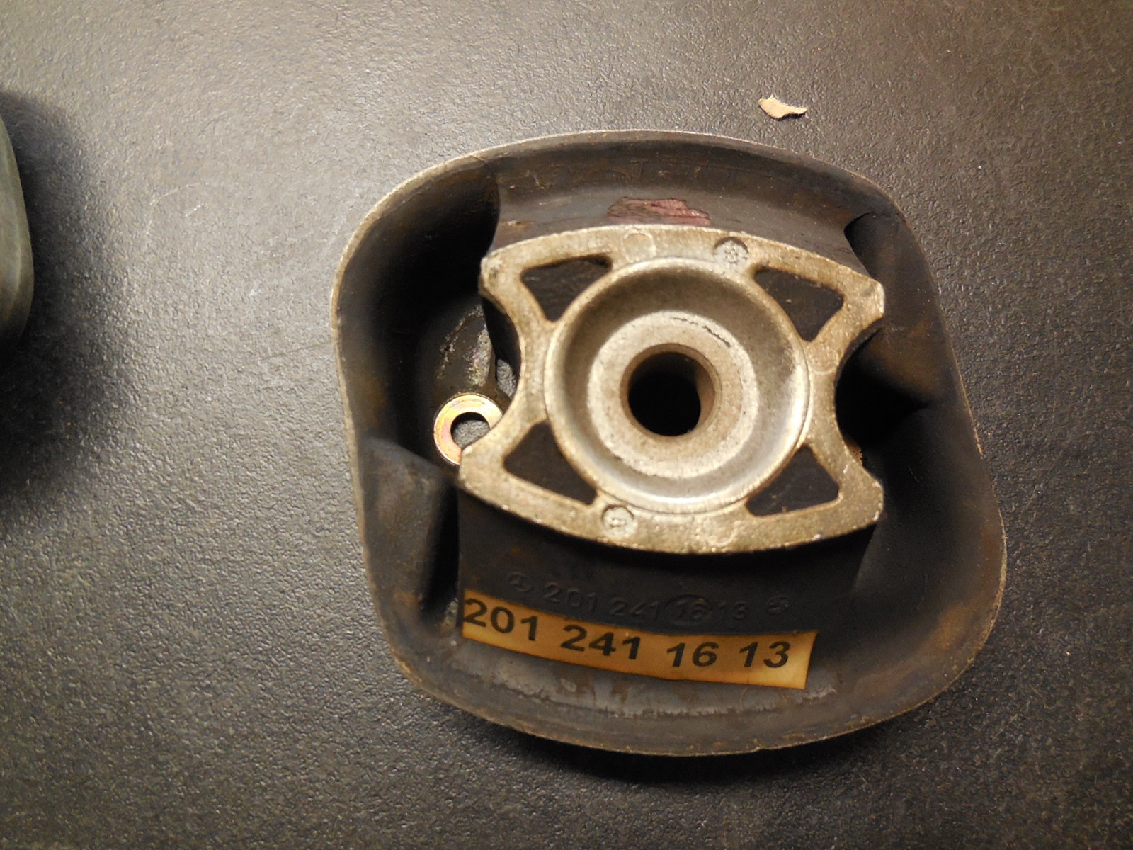 Mercedes W201 190D L/H & R/H or 190 190E L/H Engine Mount 2012411613 ...