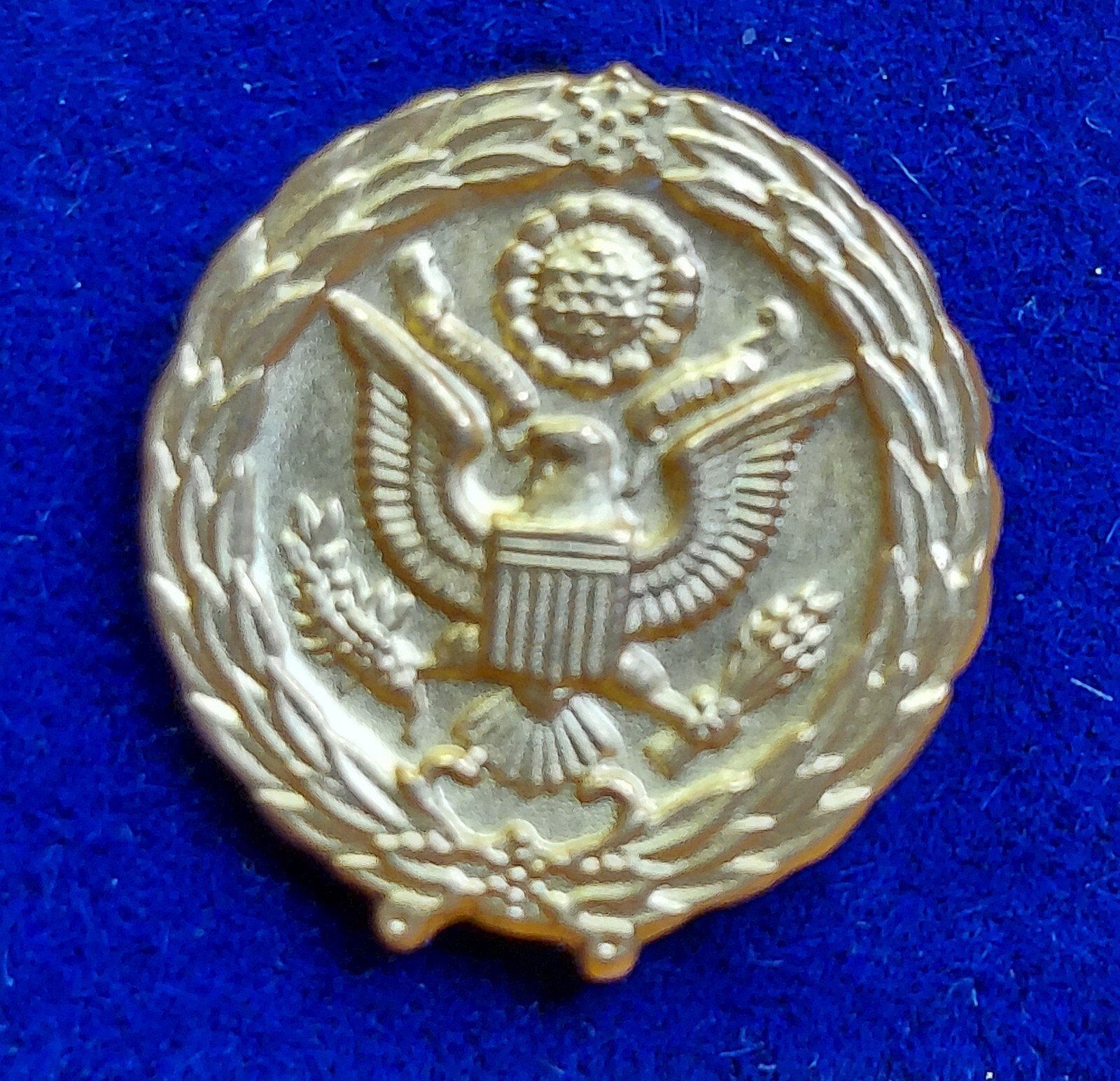 VTG US Army Eagle Wreath Insignia Round Gold Tone Military Lapel Pin ...