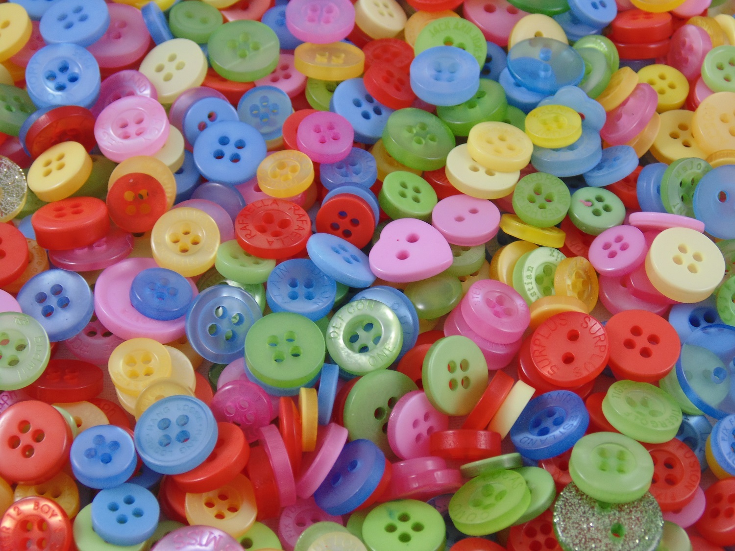 100 x Small Mixed Buttons - Bulk, Art, Scrapbooking, Card Making ...
