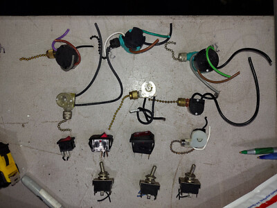 21UU10 ASSORTED ELECTRICAL SWITCHES, BAKERS DOZEN: (7) PULL CHAINS, (3 ...