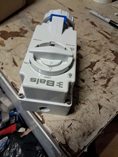 16 Amp Interlock Socket 3 Pin 240V Blue Weatherproof IP67 16A Caravan ...