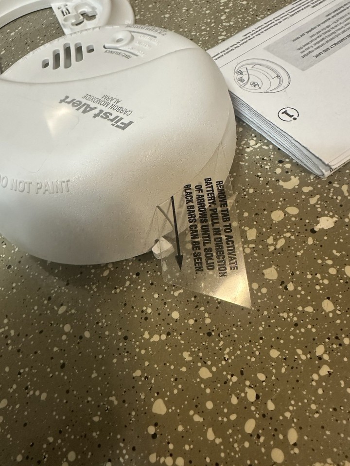 First Alert CO5120BN Hard-Wired Carbon Monoxide Alarm with Backup ...