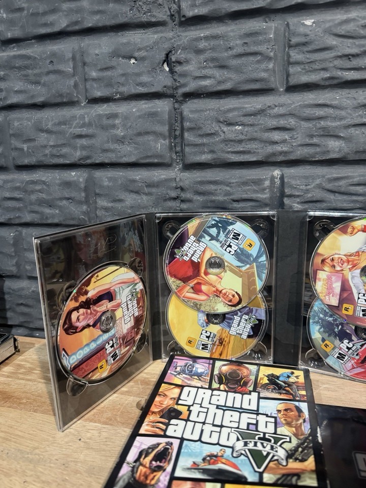 Grand Theft Auto V Five PC GTA 5 Collectors Box Set 7 Disk Series Map ...