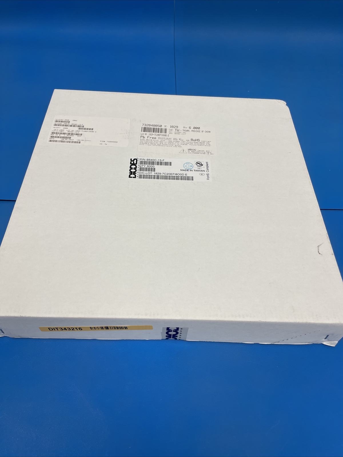 B540C-13-F Diodes Incorporated DIODE SCHOTTKY 40V 5A SMC **LOT OF 3,000 ...