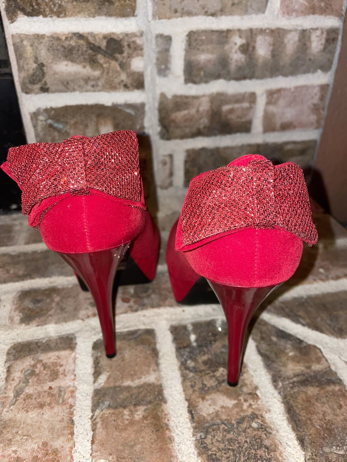 Red Velvet Retro Pumps - Gem