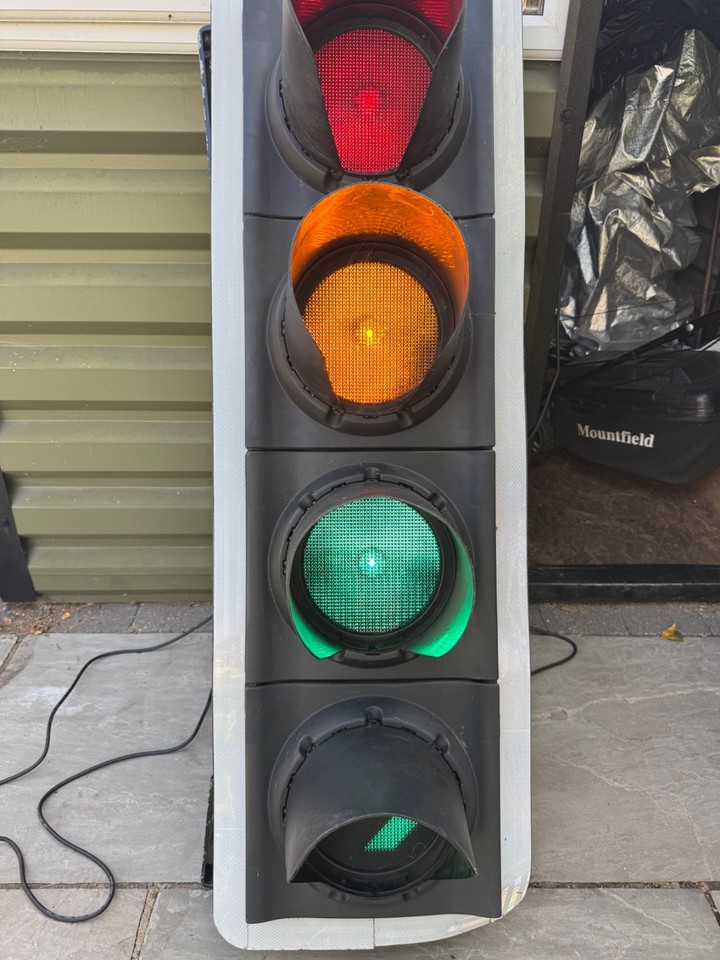 Traffic Signal / Traffic Light : 4 aspect in line : COLLECTION ONLY ...