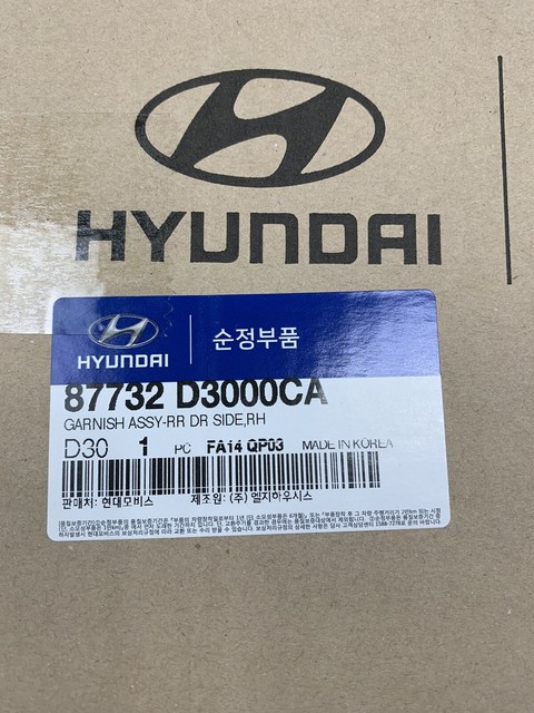 Hyundai OEM Tucson Rear Door Body Side-lower Molding Trim Right ...