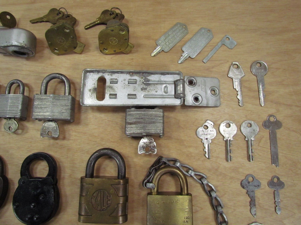 Lot Of 23 Antique Vintage Padlock Locks & 58 Keys Yale Ilco Corbin ...
