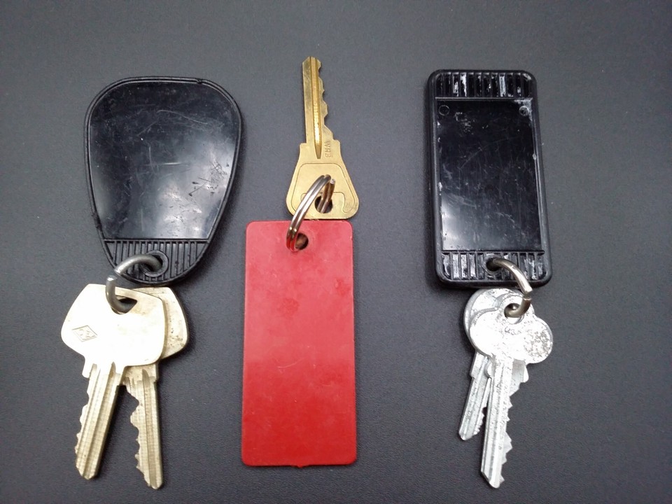 VINTAGE MOTEL KEYS + TAGS, 3. Hotel/Rooming House Keys. Black & Red ...