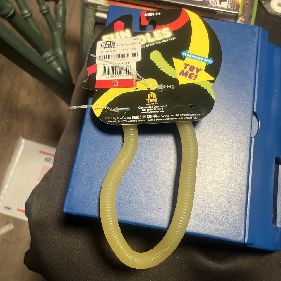 Glow Fun Oodles 8ft Stretch Toy | eBay