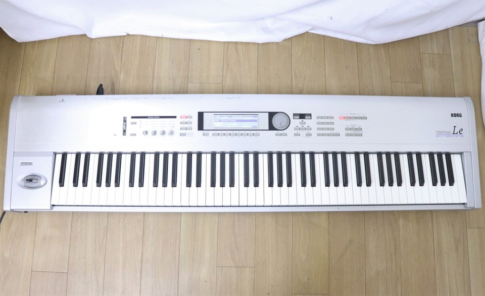 Korg Triton Le 61 key MUSIC WORKSTATION KEYBOARD Japan power supply JP ...