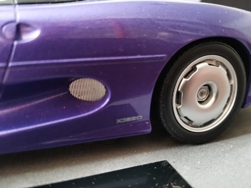 1:18 Jaguar XJ 220 Purple Top Marques Collectables | eBay