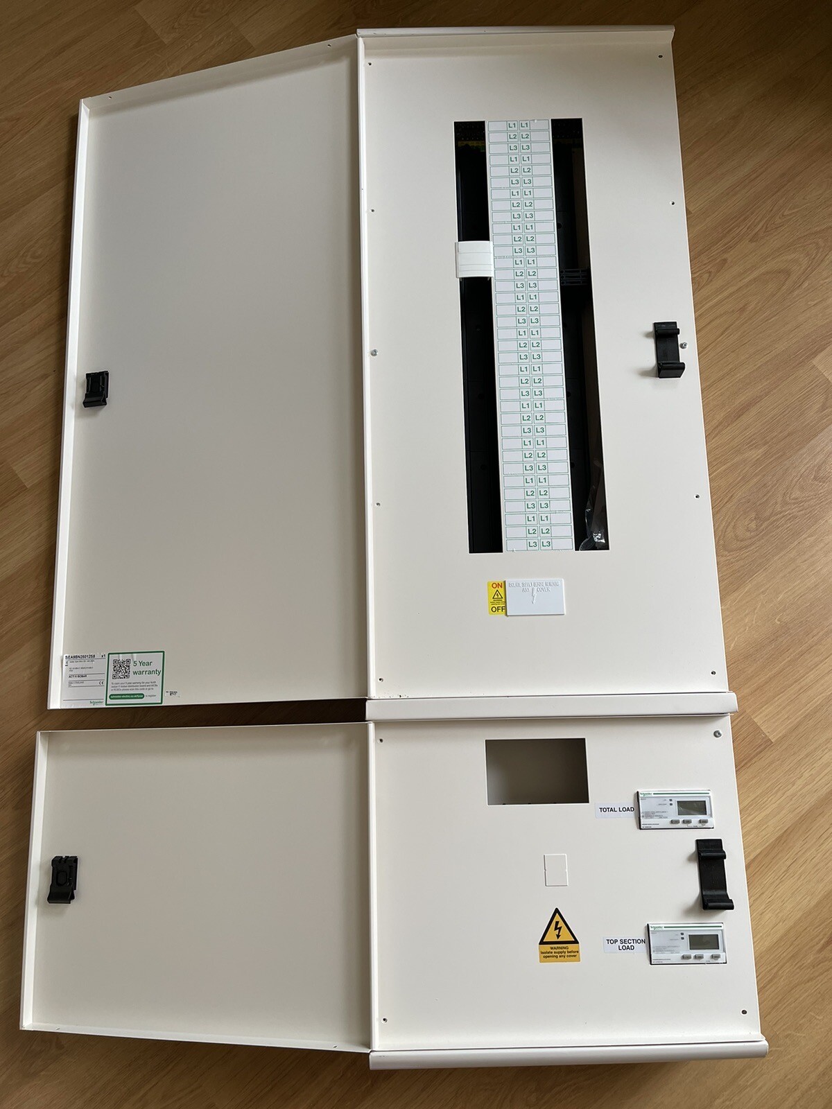 Schneider Acti9 Isobar 22 Way 3 Phase Dual Metering Distribution Board ...