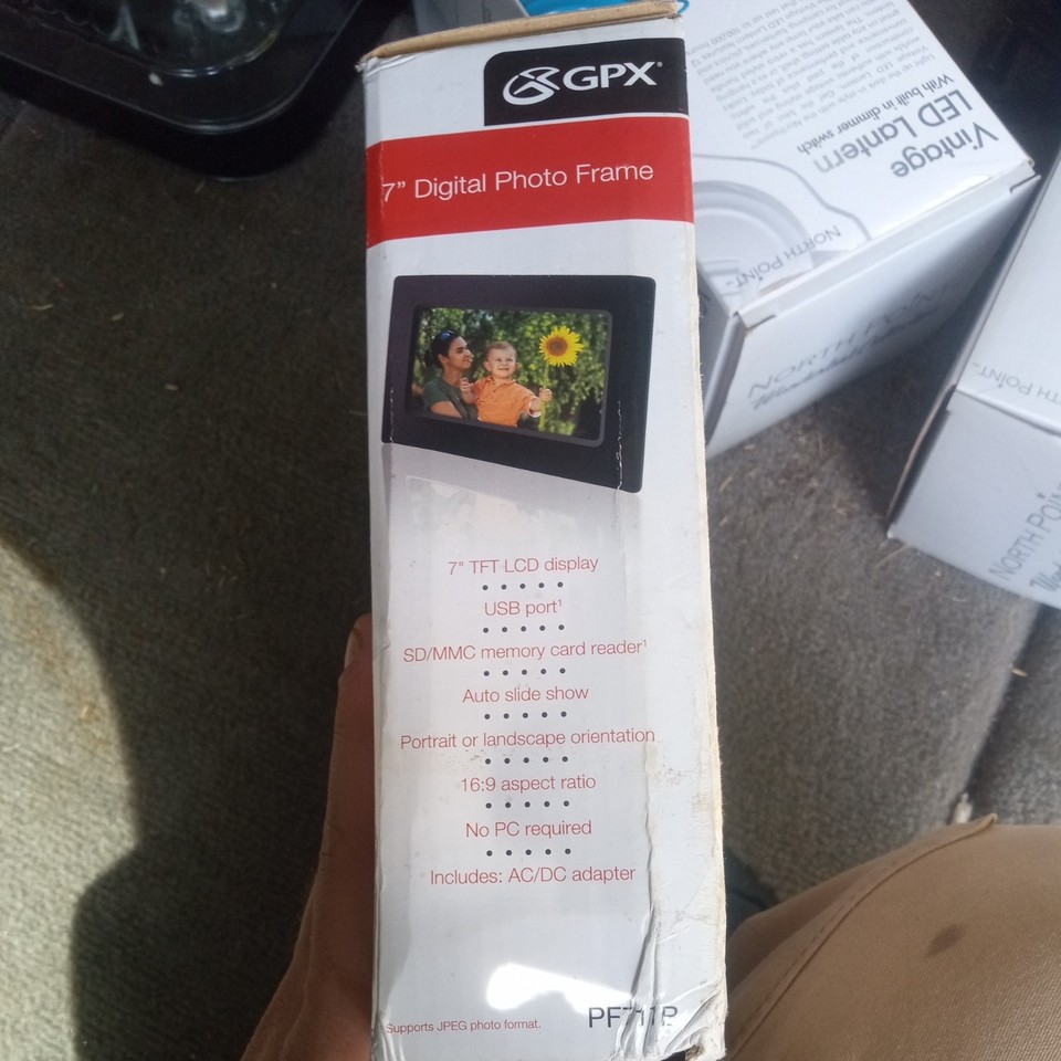 GPX PF711B 7-Inch Digital Photo Frame with SD/MMC Memory Card Reader | eBay