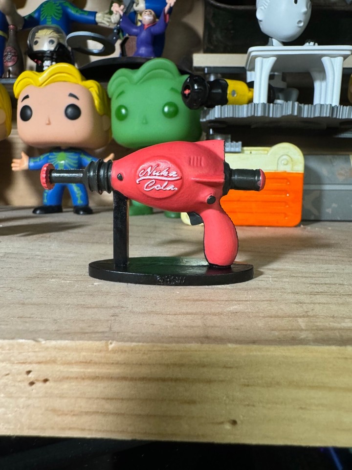 Painted Fallout Nanoforce Mini Figures - Hancock, Jangles, Pip Boy and ...