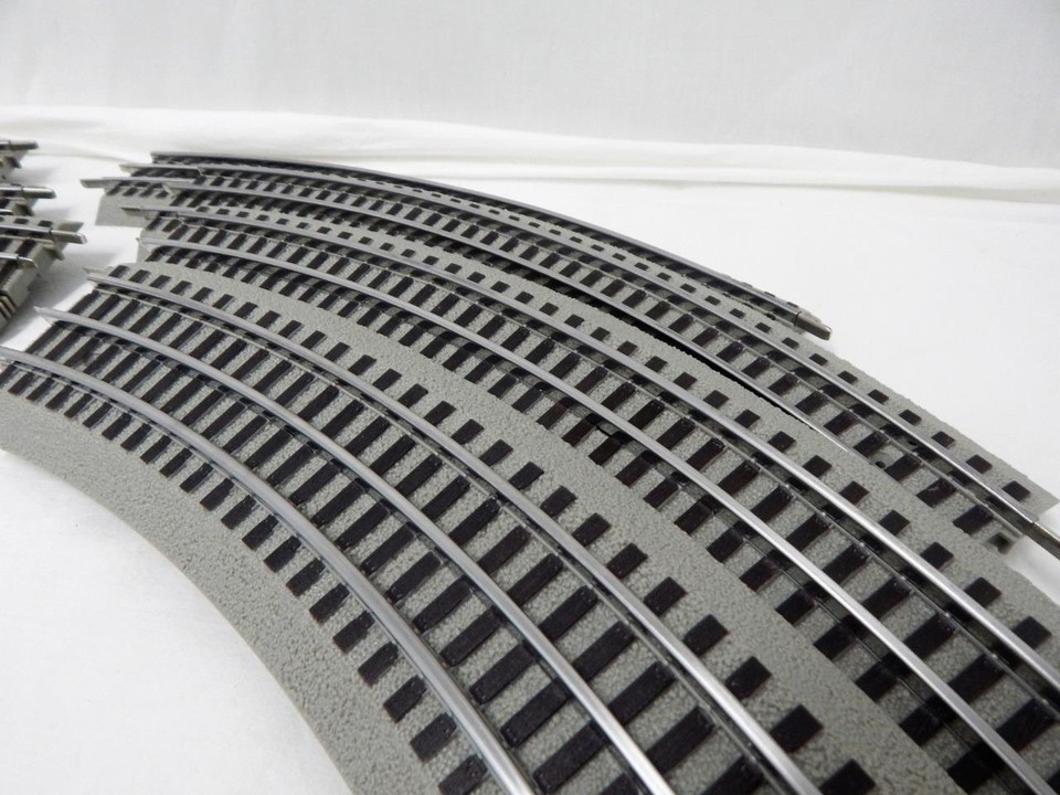 Lionel FasTrack Oval Layout O trains 40x60 4Straights 8Curves Pwr ...