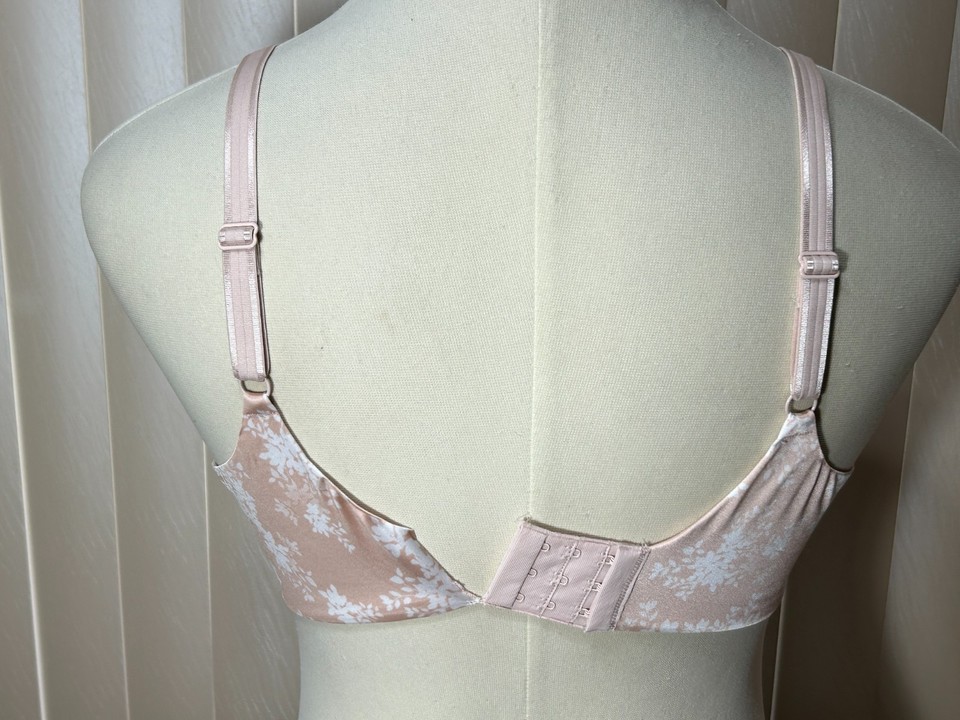 Bali T Shirt Bra 40C Underwire Concealing Petals Sandshell White Leaf ...