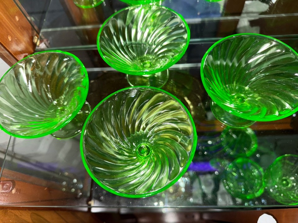 4 VINTAGE GREEN URANIUM/DEPRESSION GLASS FEDERAL SWIRL "DIANA" SHERBETS ...